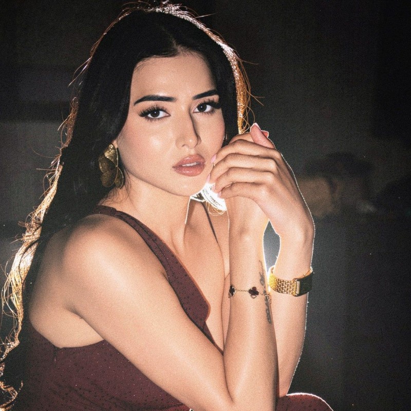 Reshu Thakur (@actress_reshu) | Snapchat Stories, Spotlight & Lenses