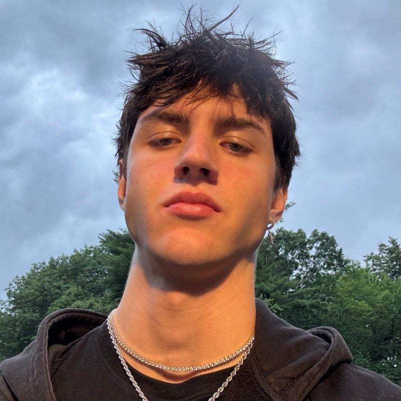 Brandon Houle (@brandonhoulee) | Snapchat Stories, Spotlight & Lenses