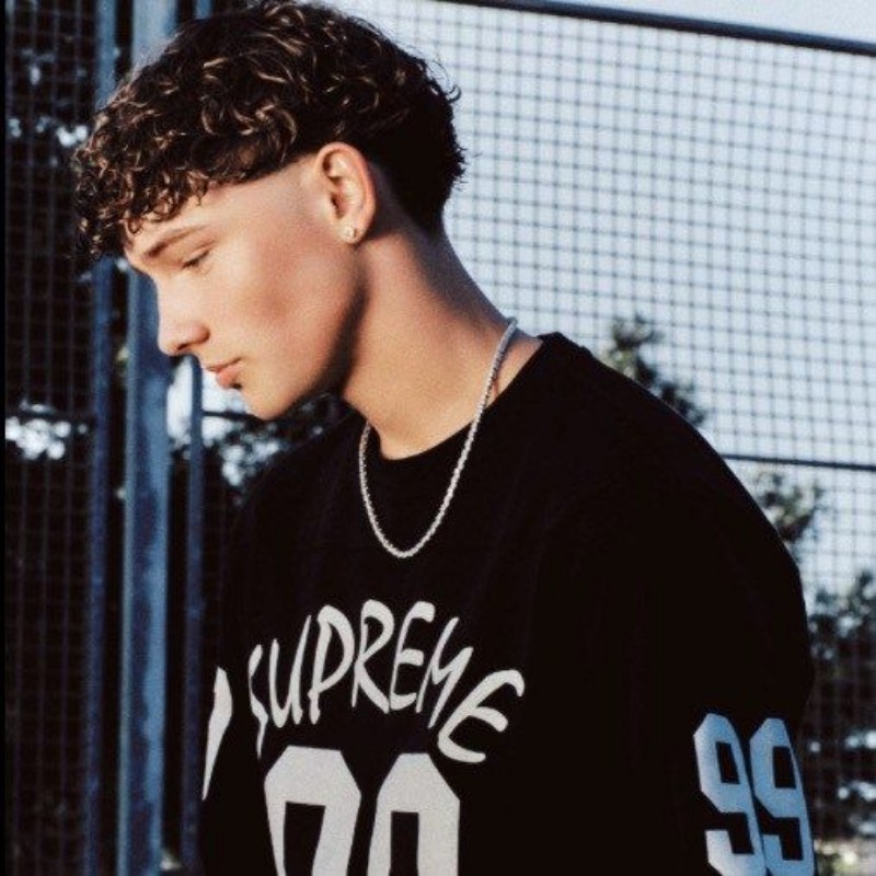 Josh Olliver (@joshdecember10) | Snapchat Stories, Spotlight & Lenses