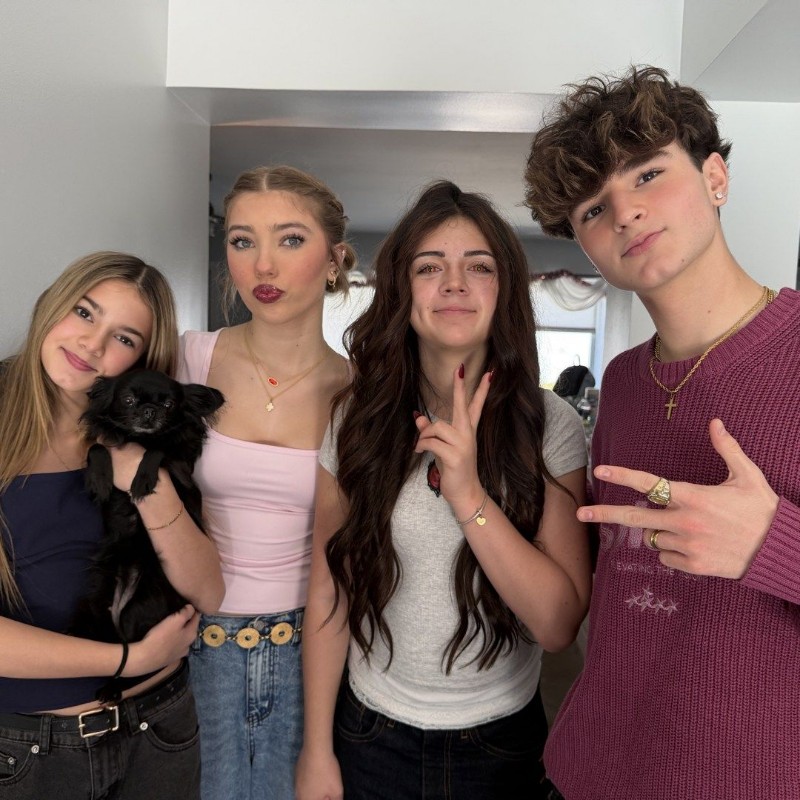 ROCK SQUAD (@nicolerocksquad) | Snapchat Stories, Spotlight & Lenses