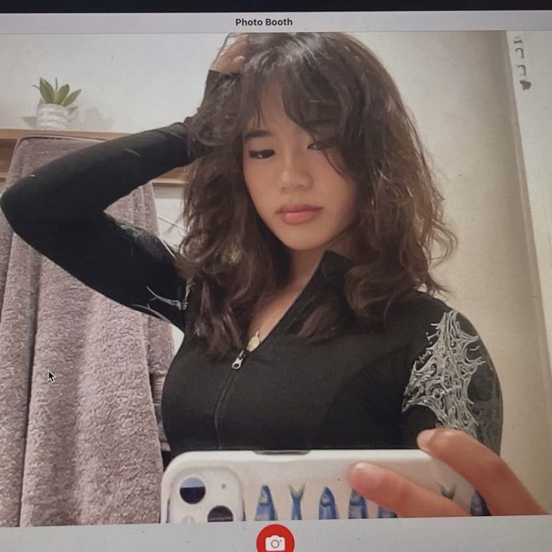 Ellie Yong (@smol.elliephant) | Snapchat Stories, Spotlight & Lenses