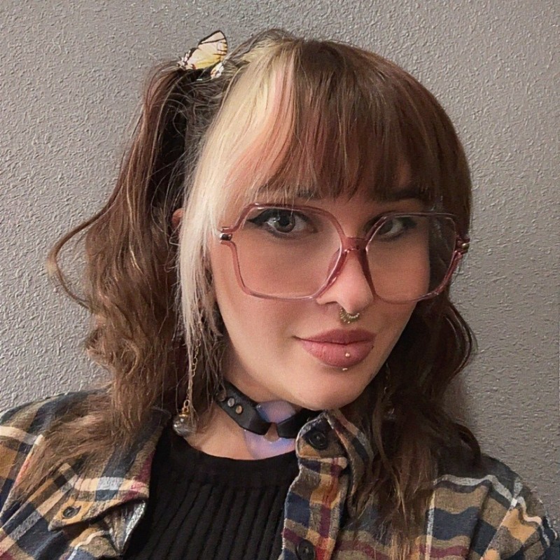 Pixi (@urgirlpixi) | Snapchat Stories, Spotlight & Lenses
