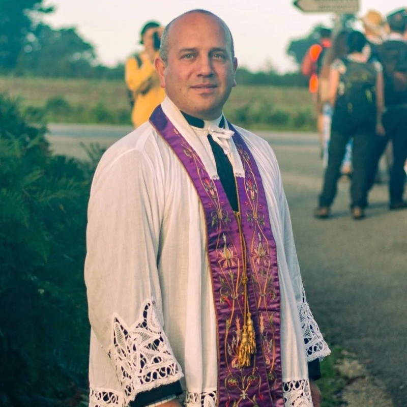 Abbé Matthieu Raffray (@abbe_raffray) | Snapchat Stories, Spotlight ...