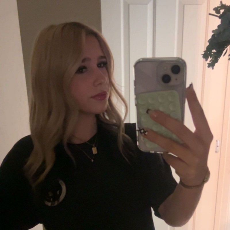 addyson mecham (@addym0327) | Snapchat Stories, Spotlight & Lenses
