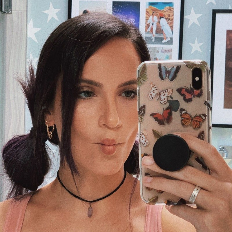 Adrienne Finch (@adriennewifi) | Snapchat Stories, Spotlight & Lenses