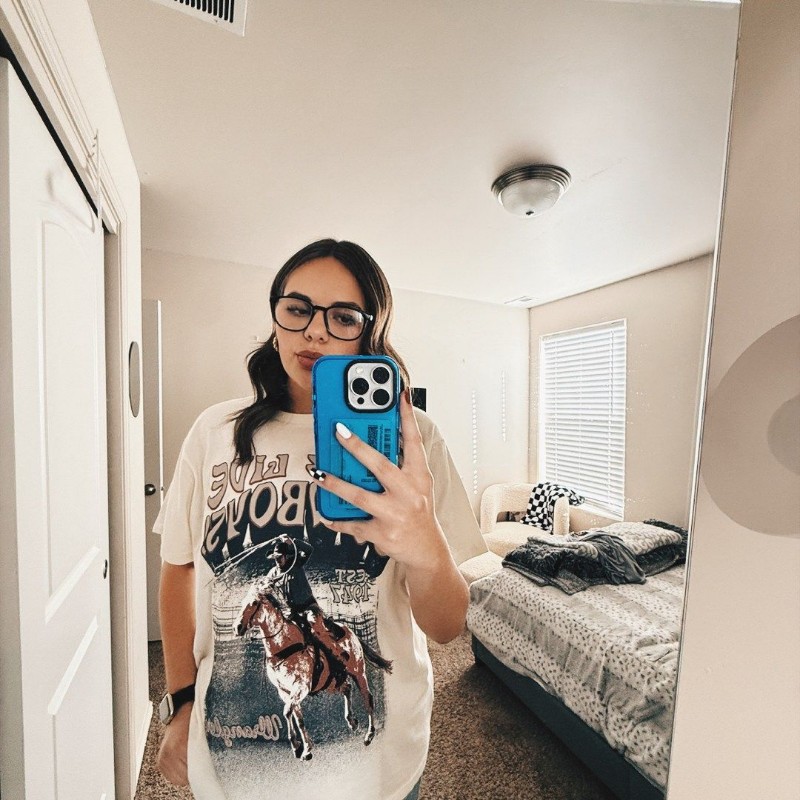 Aftyn (@aftyn_young) | Snapchat Stories, Spotlight & Lenses