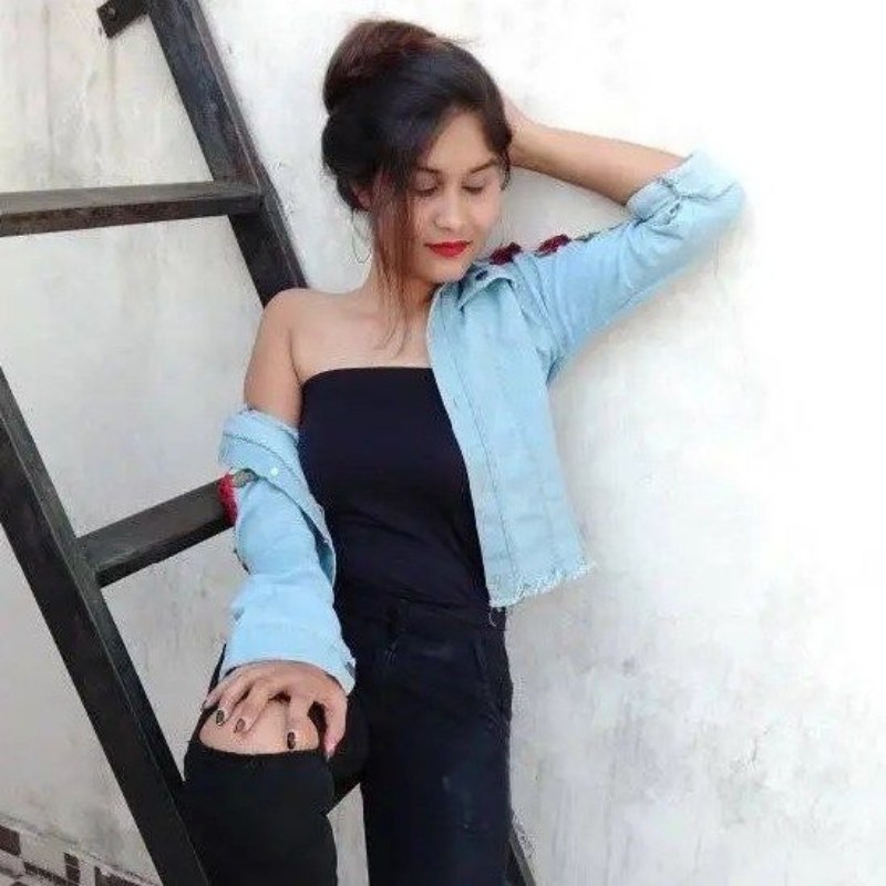 Aish (@aishwarya9888) | Snapchat Stories, Spotlight & Lenses