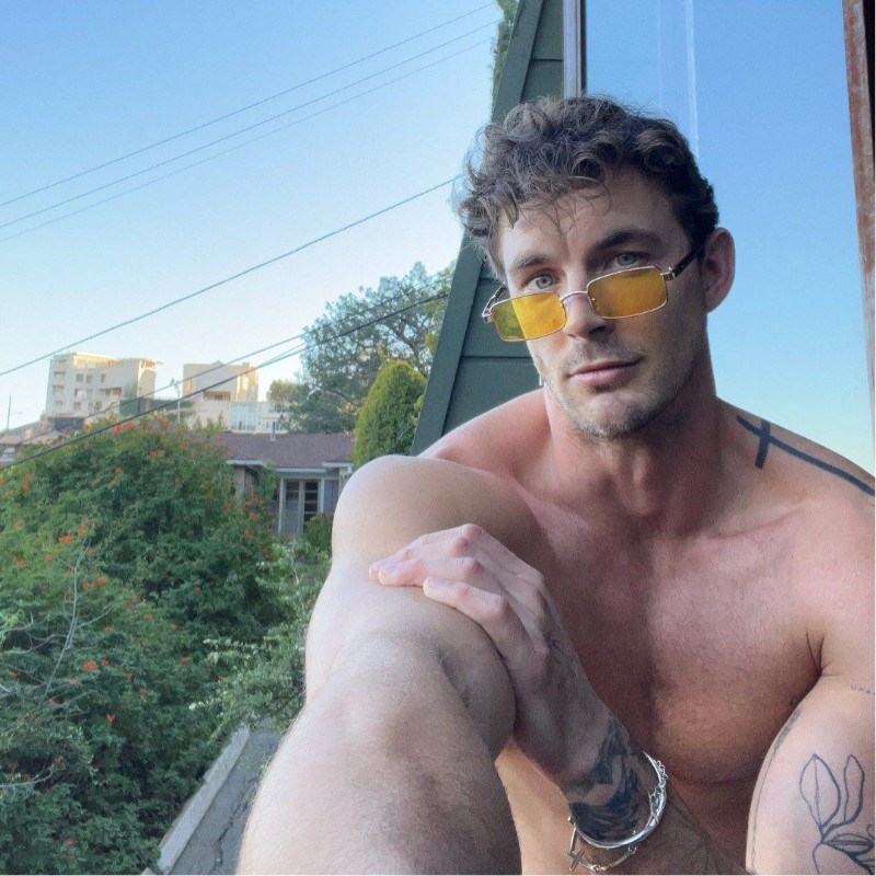 Logan Whitmore ⃝ (@aizaakhanco) | Snapchat Stories, Spotlight & Lenses