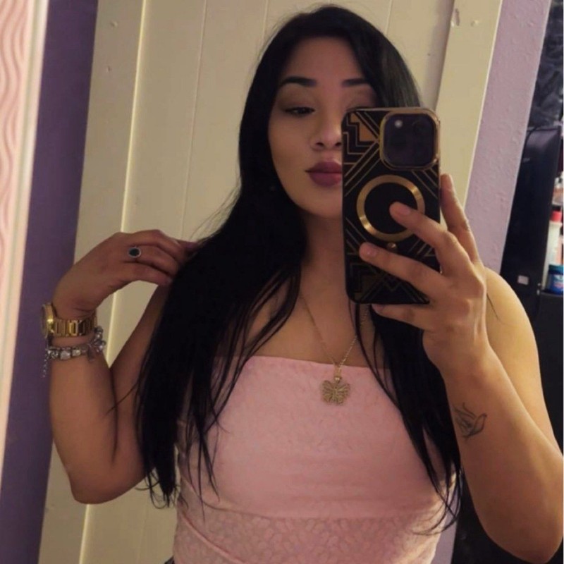 Alejandra Benítez (@ale0924r) | Snapchat Stories, Spotlight & Lenses