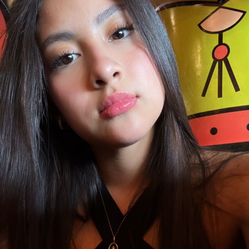 Alexa Navarro (@ale_nm10) | Snapchat Stories, Spotlight & Lenses