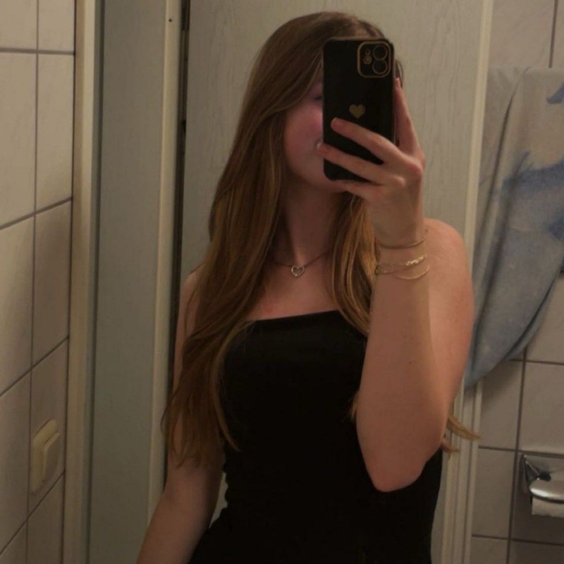 𝒜𝓁𝑒𝓍𝒶𝓃𝒹𝓇𝒶 🤍 (@alex.hgl) | Snapchat-Stories, Spotlight och linser