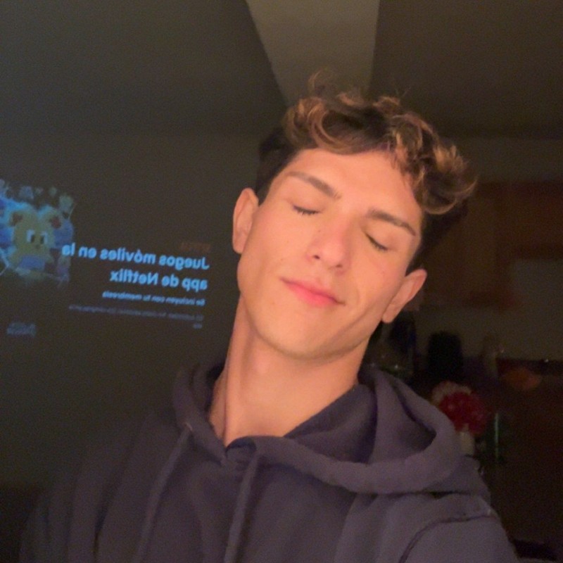 alex cortes (@alex_cortes102) | Snapchat Stories, Spotlight & Lenses