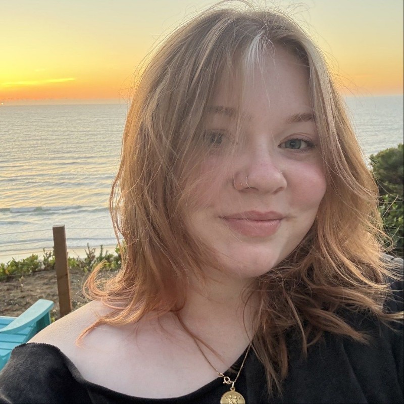 Alexis Rose (@alexisrose99) | Snapchat Stories, Spotlight & Lenses