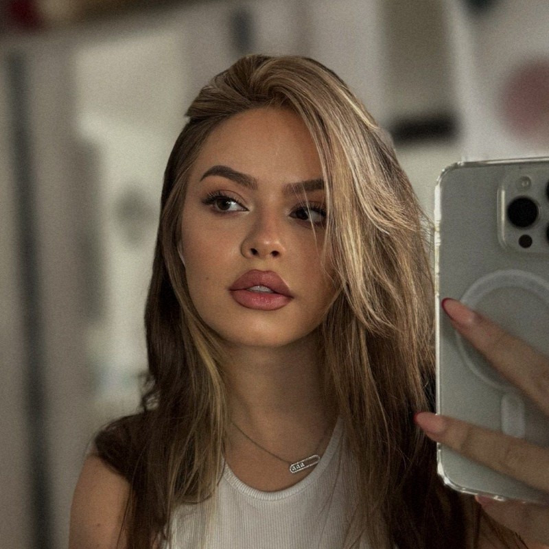 Alissar (@alisaaroz1) | Snapchat Stories, Spotlight & Lenses