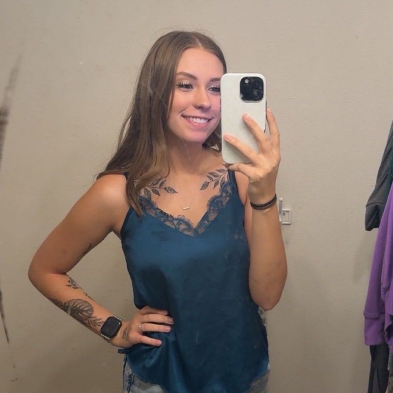 Allison Fox🇺🇸 (@alli_fox70) | Snapchat Stories, Spotlight & Lenses