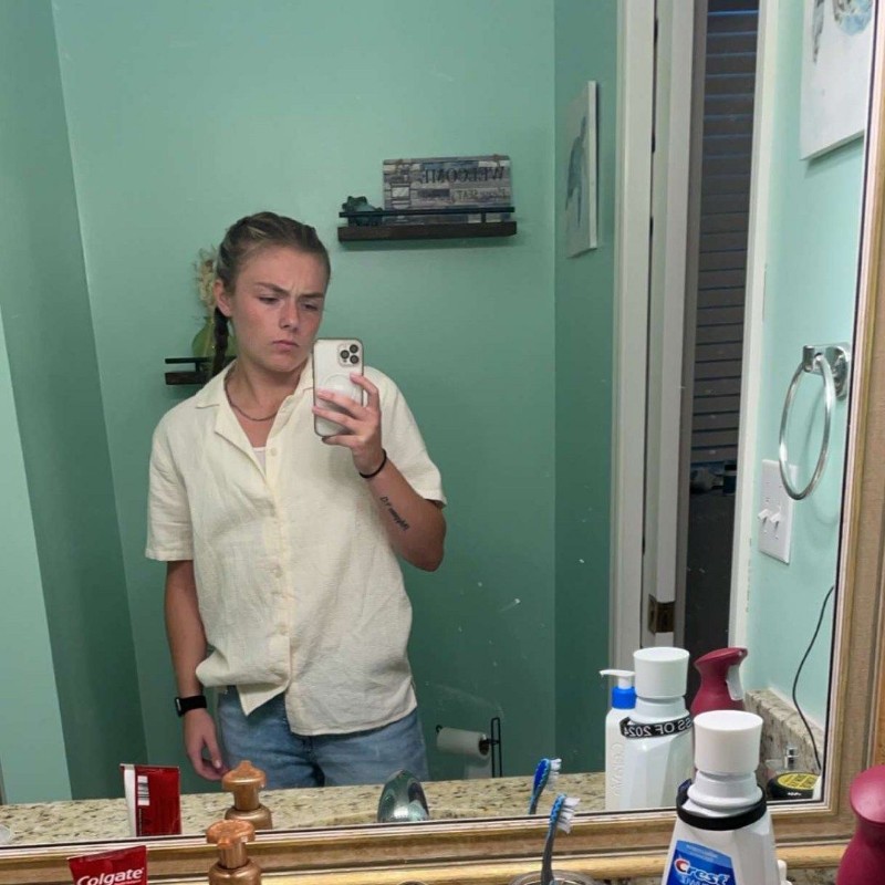 Allyson (@allysonhayes155) | Snapchat Stories, Spotlight & Lenses