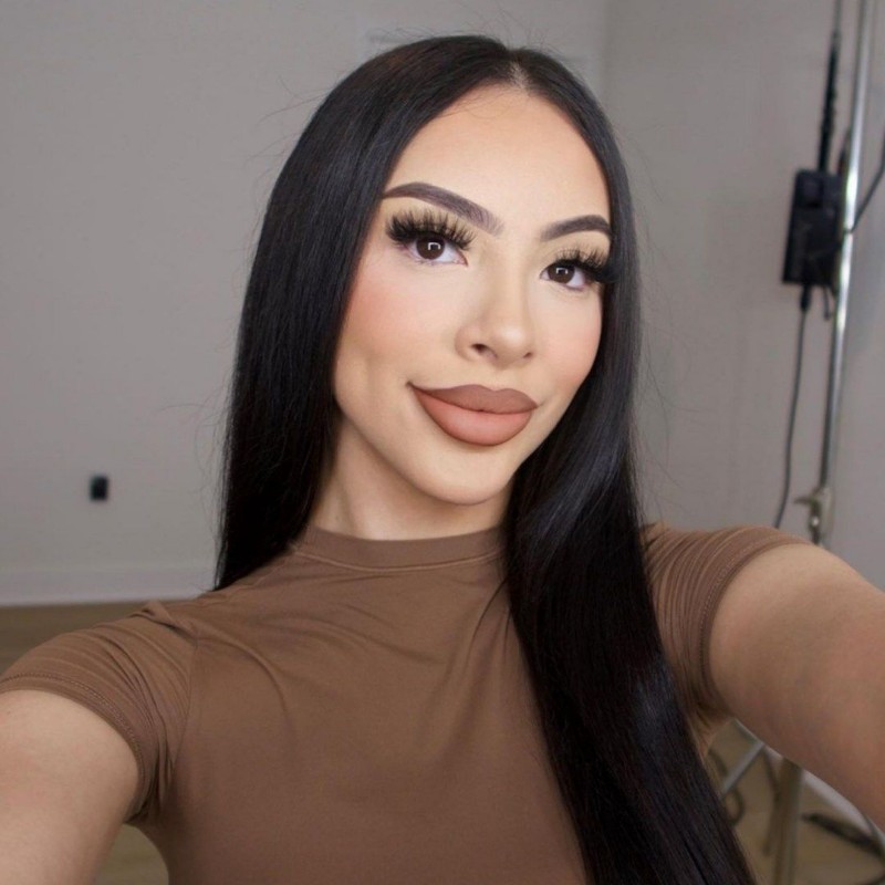 Alondra (@alondradessy) | Snapchat Stories, Spotlight & Lenses