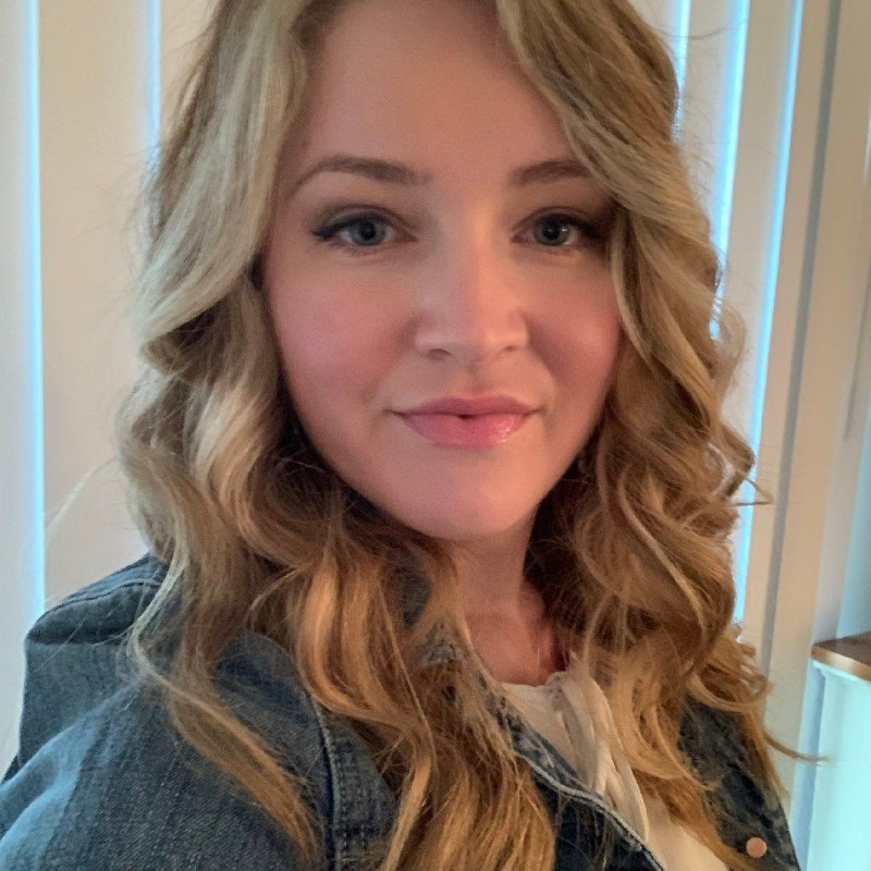 Adrienne Richards (@alrchrds) | Snapchat Stories, Spotlight & Lenses