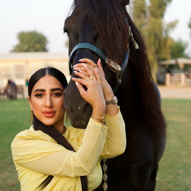 اميرة الملا 🐎 (@ama_4003) | Snapchat Stories, Spotlight & Lenses