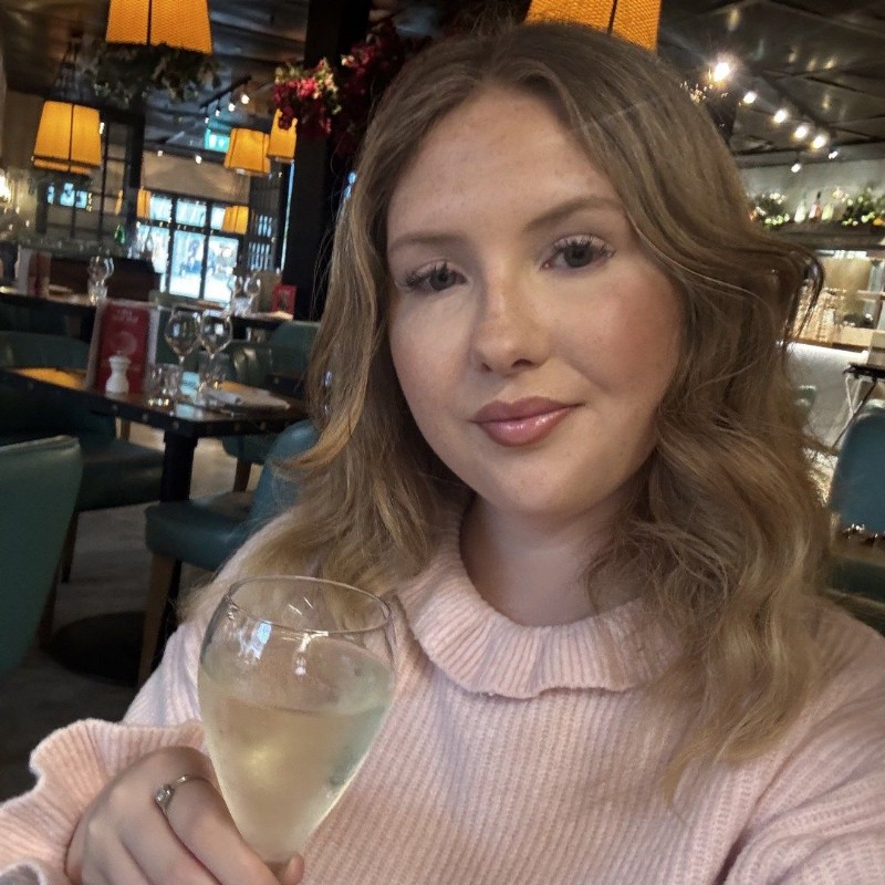 𝒜𝓂𝒷ℯ𝓇 🍒 (@amberchloem) | Snapchat Stories, Spotlight & Lenses