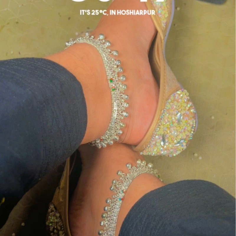 black heart 🖤 (@ambikasharm2446) | Snapchat Stories, Spotlight & Lenses