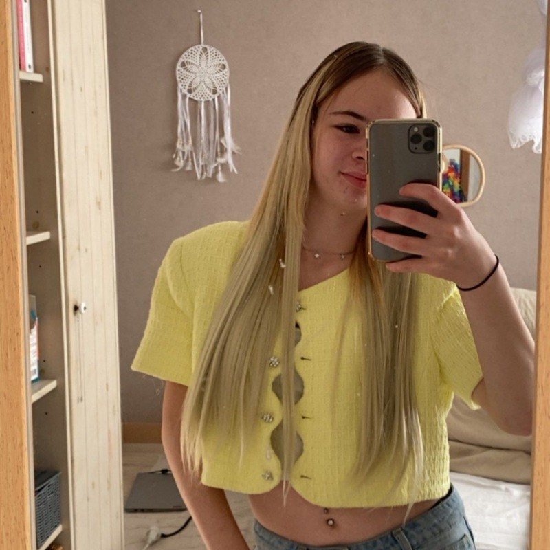 𝐴𝑚𝑏𝑟𝑒 (@ambre.bdt) | Snapchat Stories, Spotlight & Lenses