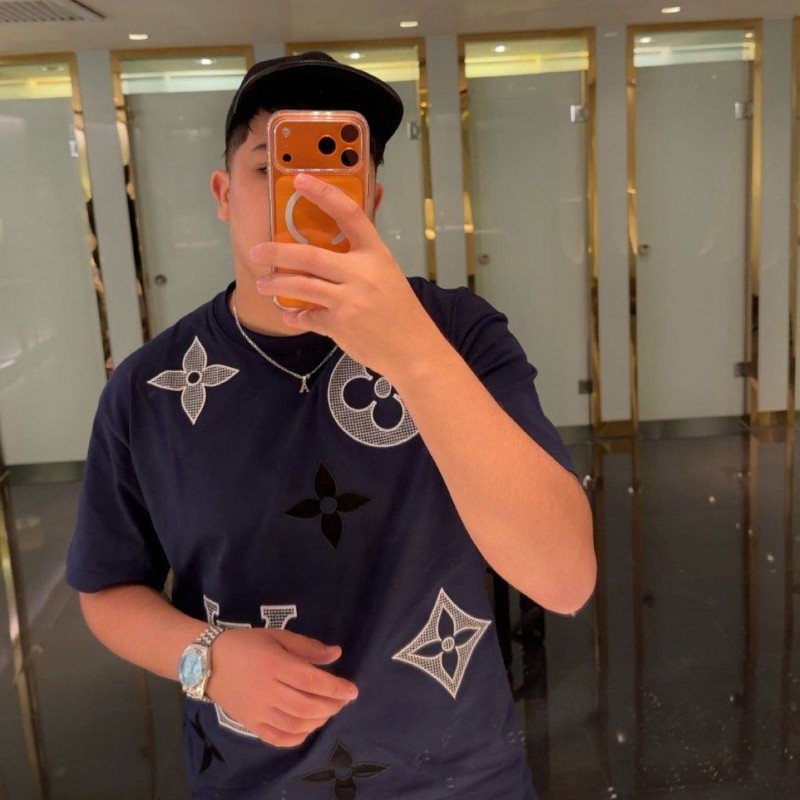 Amine Filali Luxury 🇨🇳👕👖🧢 (@amineluxuryy) | Snapchat Stories, Spotlight ...