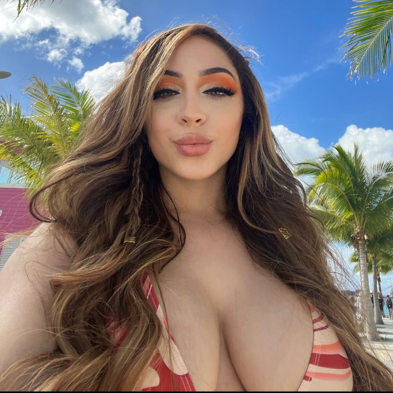 Amy (@amyamaya) | Snapchat Stories, Spotlight & Lenses