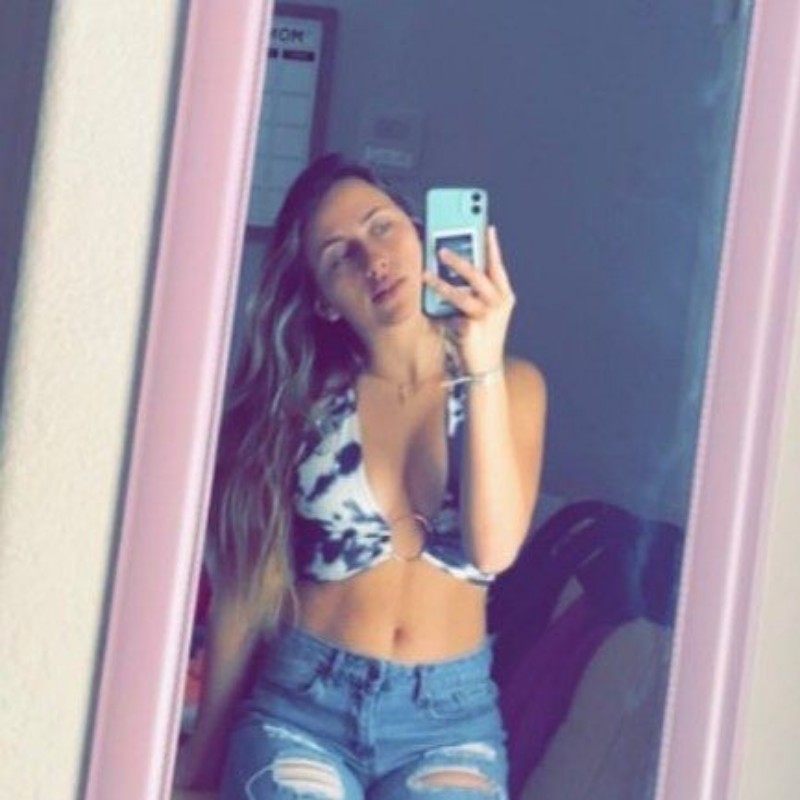 Andrea (@andrea_mmh) | Snapchat Stories, Spotlight & Lenses