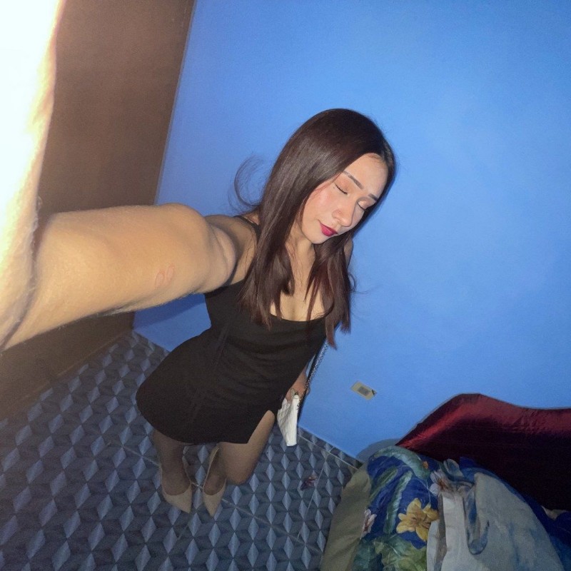 Andrea Baez (@andrea_w4nn4) | Snapchat Stories, Spotlight & Lenses