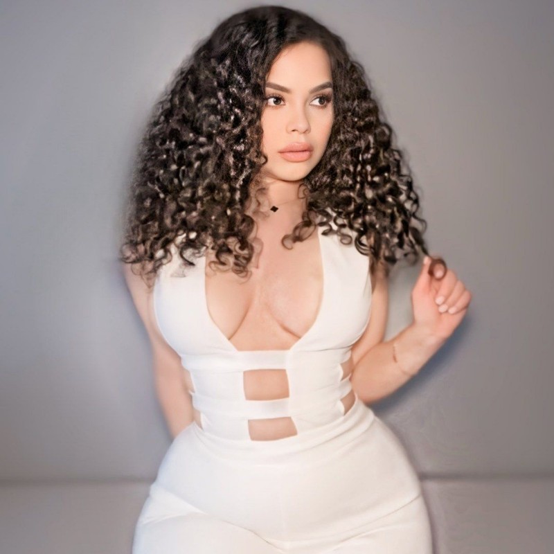 Andrea Valencia (@andreafitmommyy) | Snapchat Stories, Spotlight & Lenses