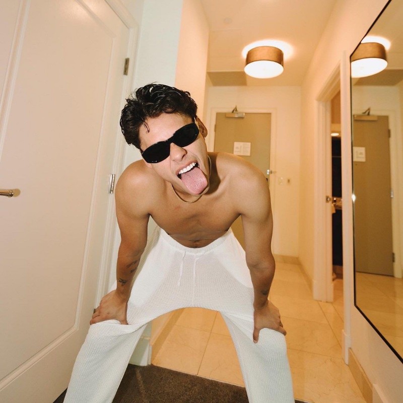 Andrew (@andrewdavila) | Snapchat Stories, Spotlight & Lenses