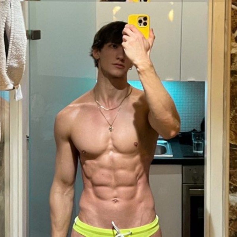 Andrii Levchenko (@andrii_shine) | Snapchat Stories, Spotlight & Lenses