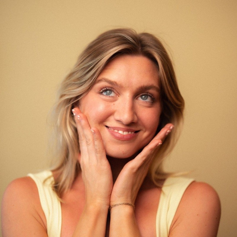 anna x (@anna_sitar) | Snapchat Stories, Spotlight & Lenses