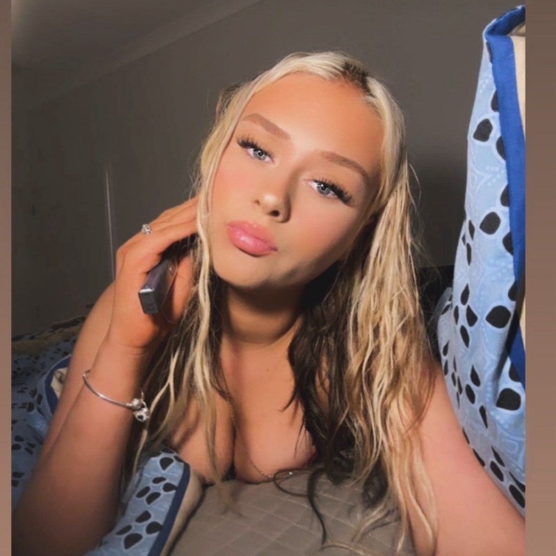 Annie (@annie239619) | Snapchat Stories, Spotlight & Lenses