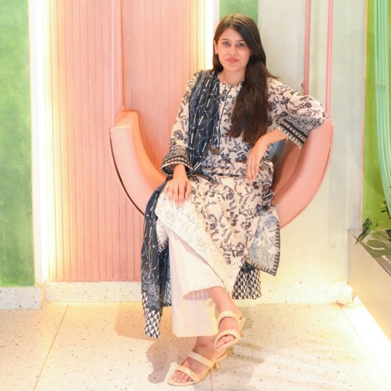 Areej Razzaq (@areej-razzaq) | Snapchat Stories, Spotlight & Lenses