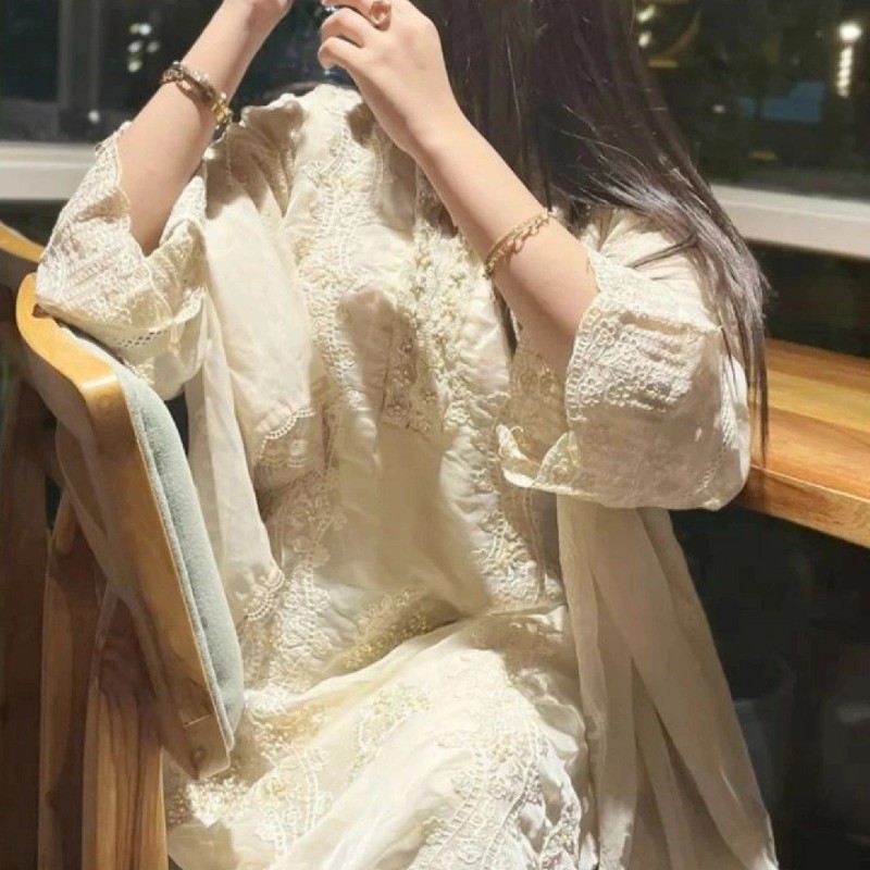 Arimaa Khan (@arimaakhan) | Snapchat Stories, Spotlight & Lenses