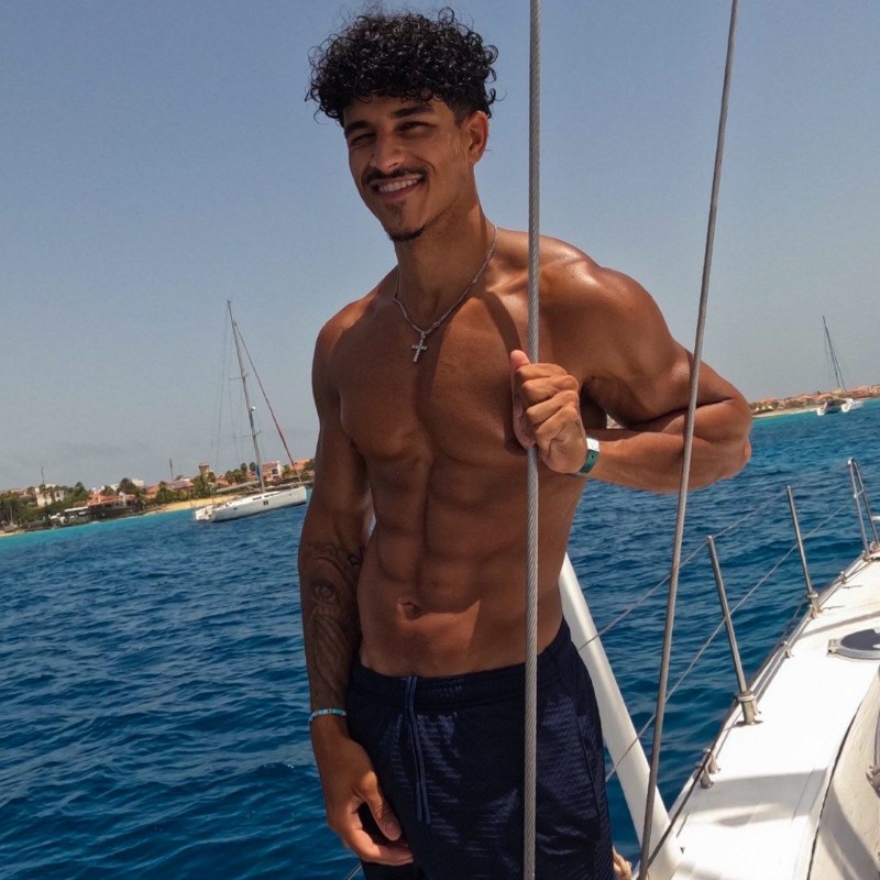 Sepanta Arya (@aryafitt) | Snapchat Stories, Spotlight & Lenses