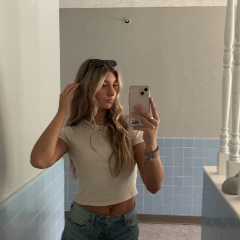 ashlee sabisch (@ashleemarie2023) | Snapchat Stories, Spotlight & Lenses
