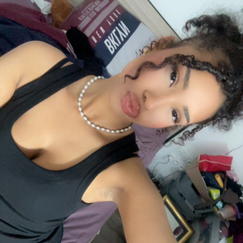 Ashley (@ashley.vrnt) | Snapchat Stories, Spotlight & Lenses