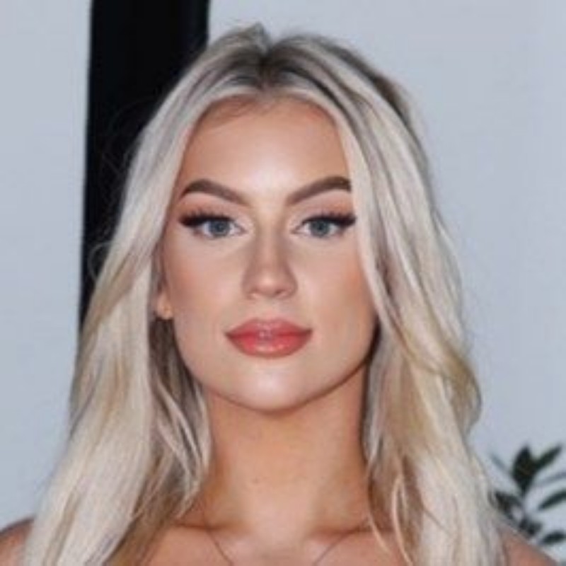 Ashly Schwan (@ashlyschwan) | Snapchat Stories, Spotlight & Lenses