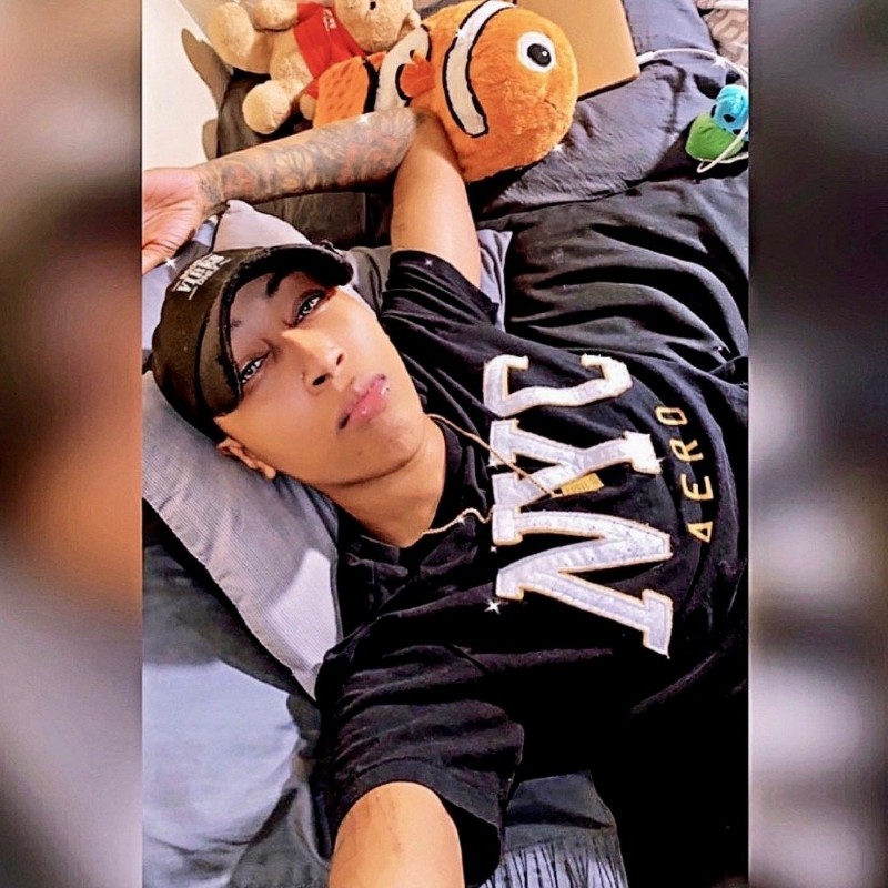 Ashton Sampson (@ashton_1988) | Snapchat Stories, Spotlight & Lenses