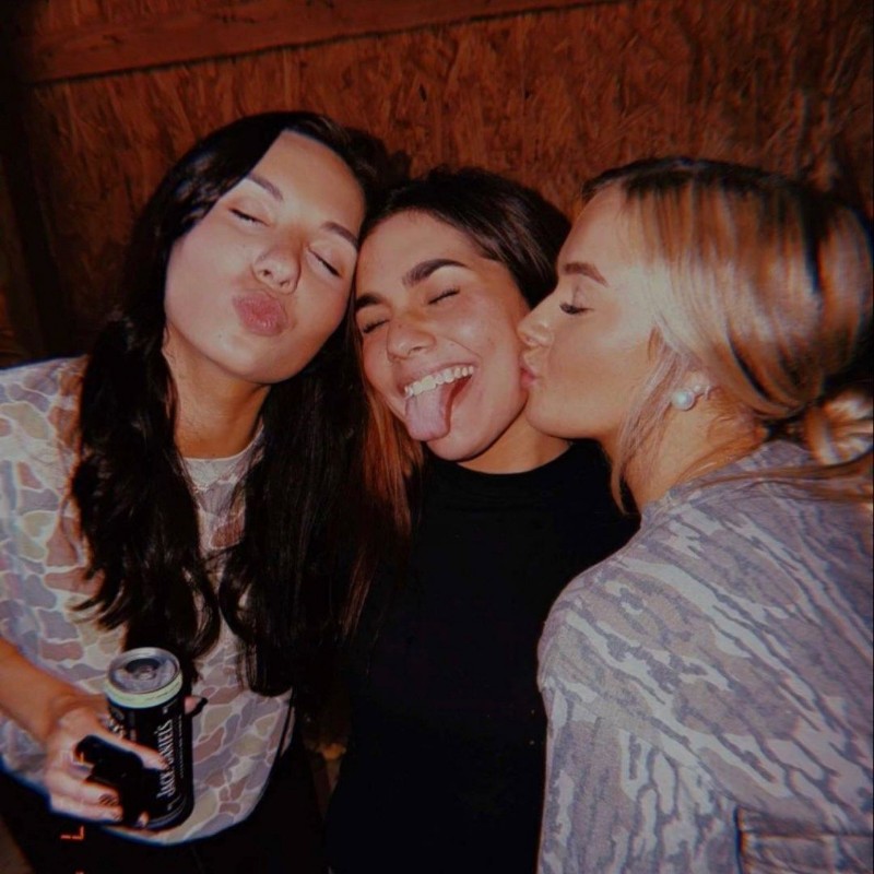 𝒜𝓋𝒶 𝓂𝒾𝓃𝓊𝓈 (@ava.minus) | Snapchat Stories, Spotlight & Lenses