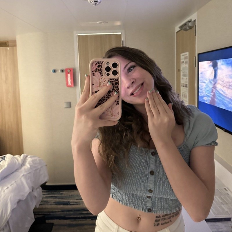 Ava (@ava_stuckeyy) | Snapchat Stories, Spotlight & Lenses