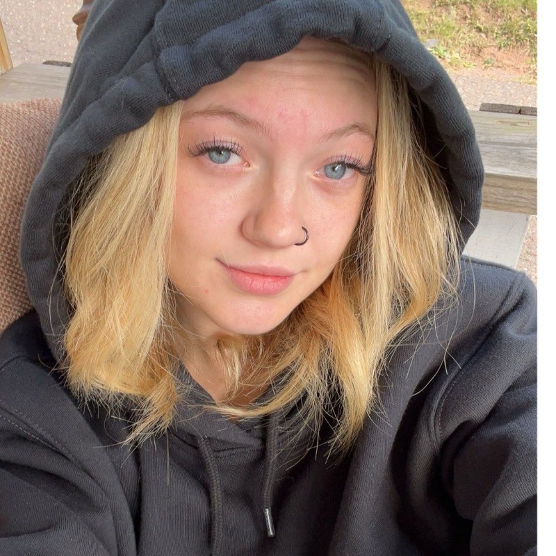 Avery Caza Averycaza เรื่องราว Snapchat ตลอดจน Spotlight และเลนส์