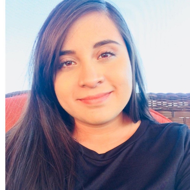 Alejandra (@awesomealej) | Snapchat Stories, Spotlight & Lenses