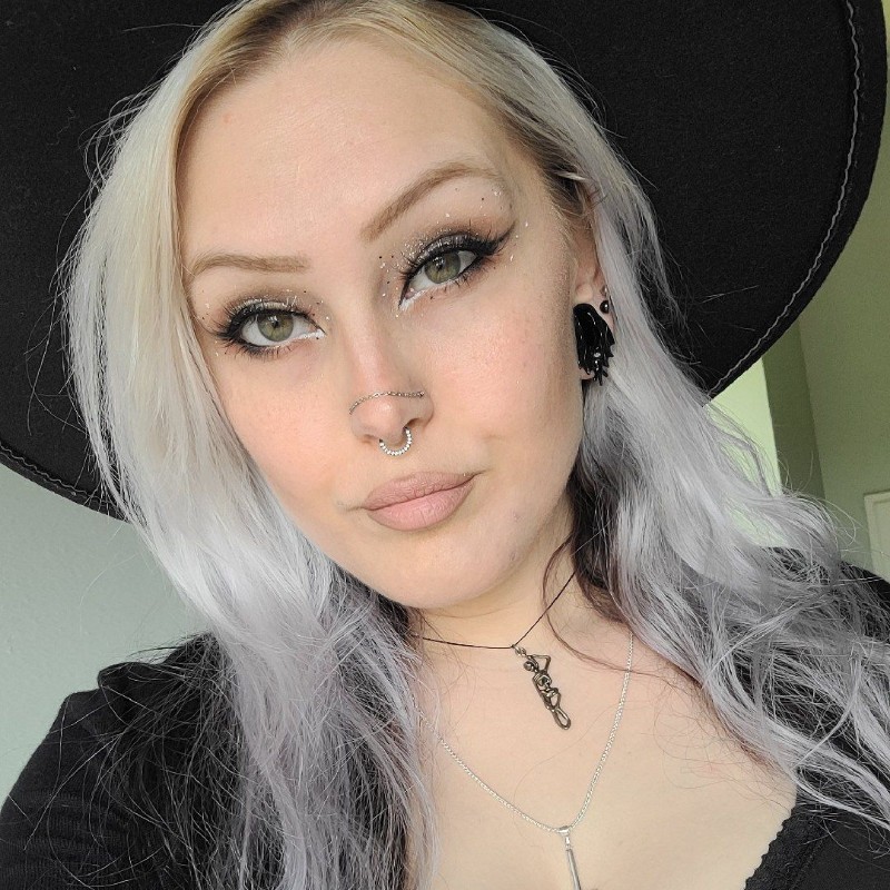 Sam (@awkwardbarbie89) | Snapchat Stories, Spotlight & Lenses