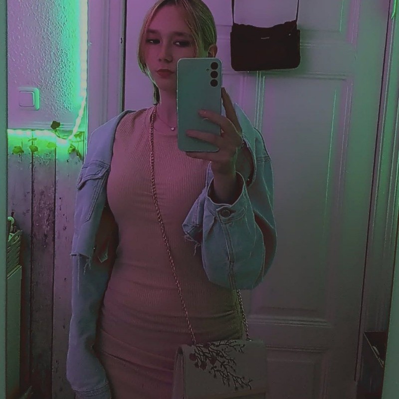 Alina (@axina-lg) | Snapchat Stories, Spotlight & Lenses