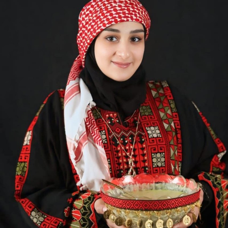 "الشاعرة النشمية 🇯🇴 ️ " (@ayyah.alzyood) | Snapchat Stories, Spotlight & Lenses