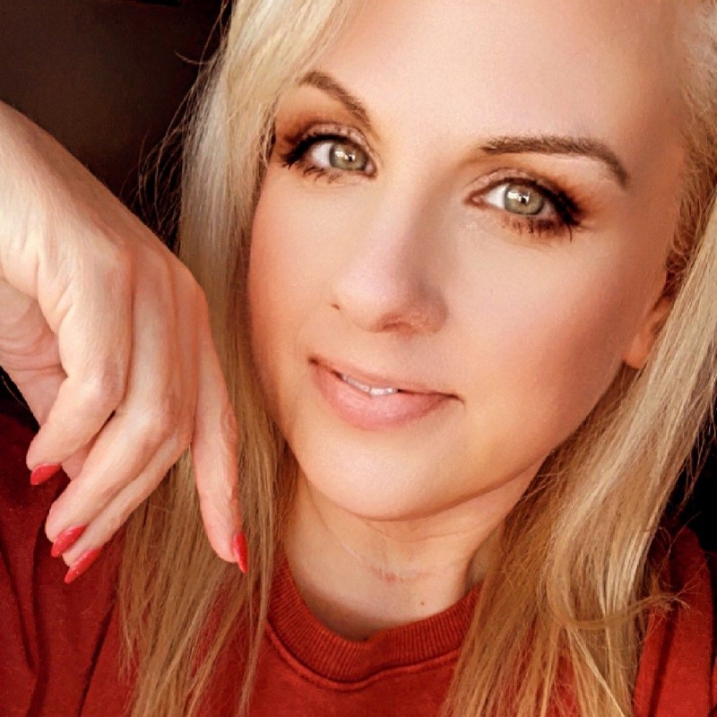 Angela Lynn ️ 🍭 🍎 (@az4angela) | Snapchat Stories, Spotlight & Lenses